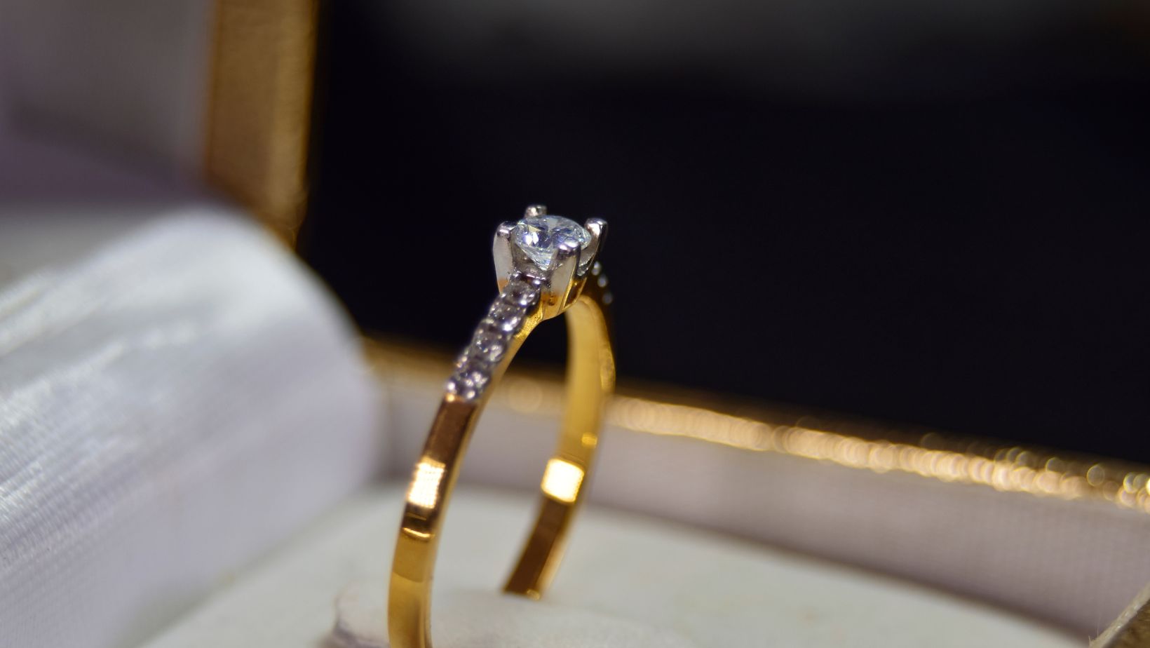 Stylish Fusion Ultimate Wearable Tech Overview - // zerodevice.net